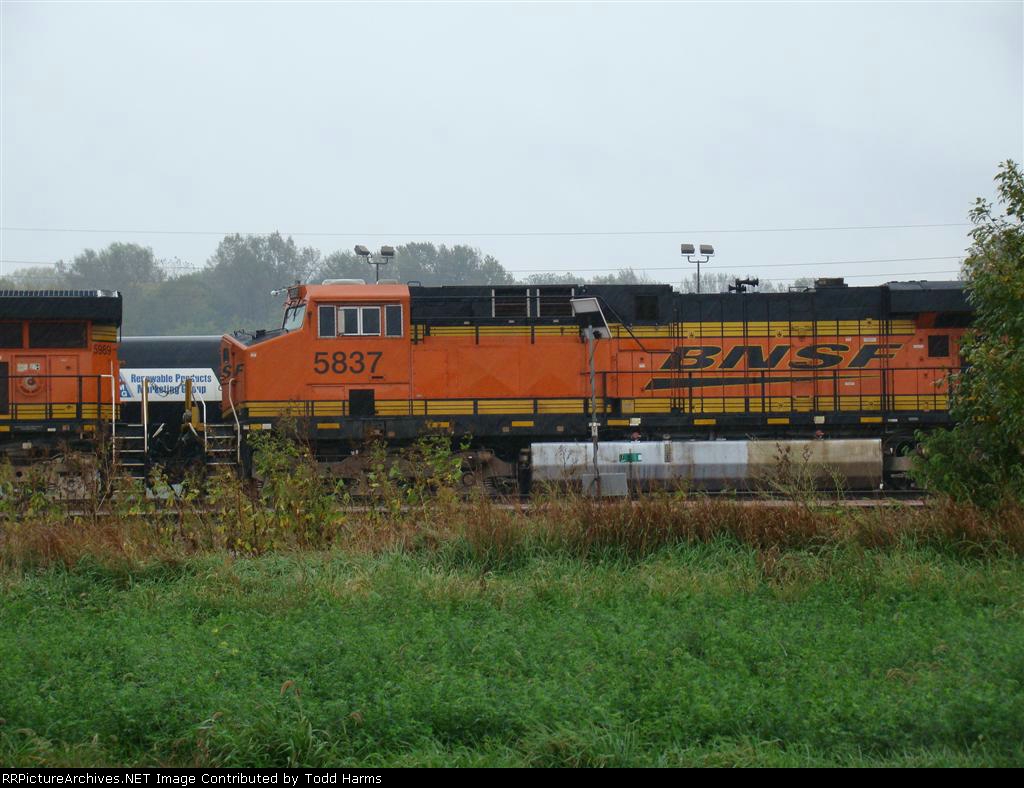 BNSF 5837